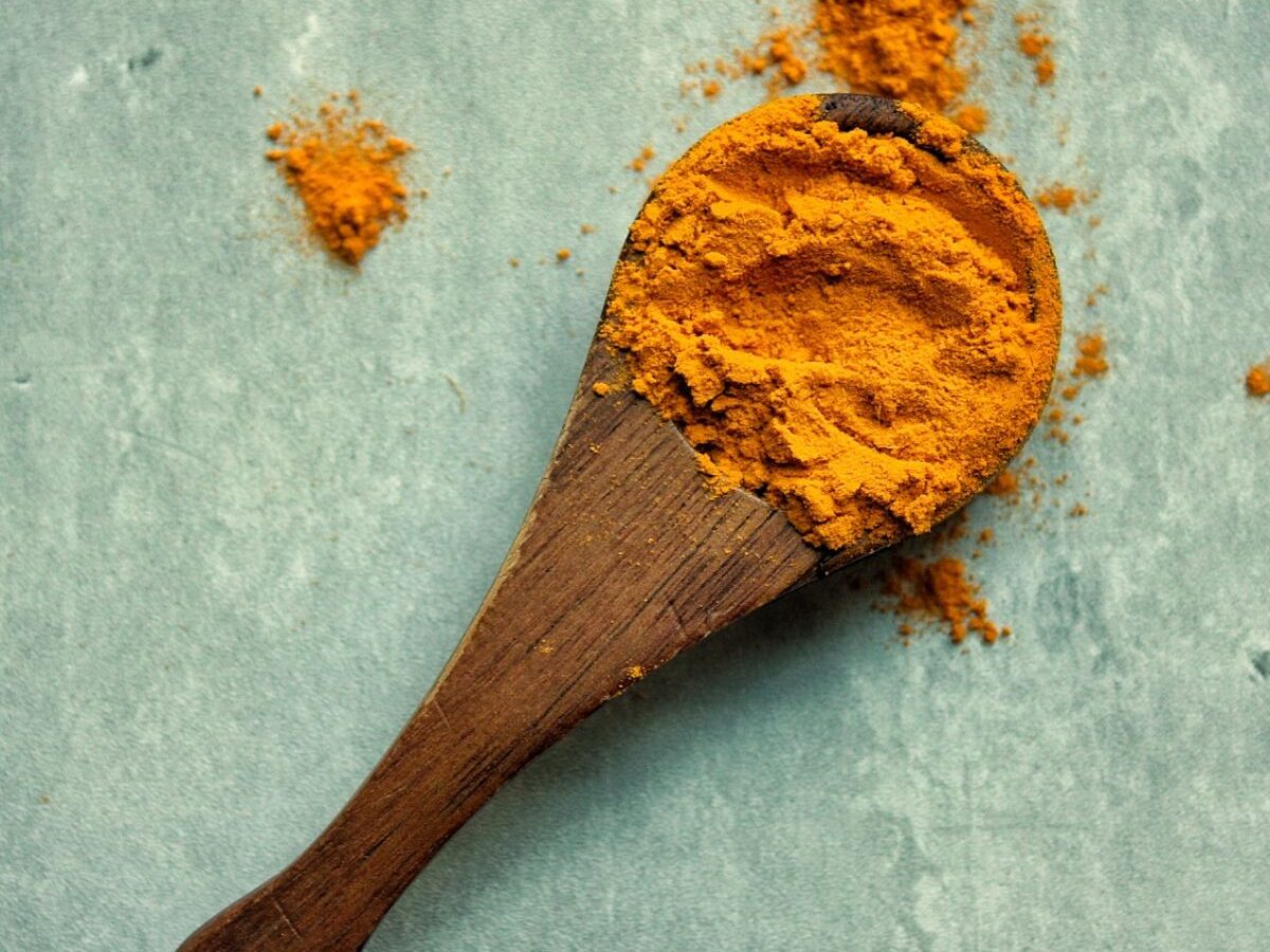 What Does Turmeric Taste Like? Flavor, Texture & Uses - Plant Based And ...
